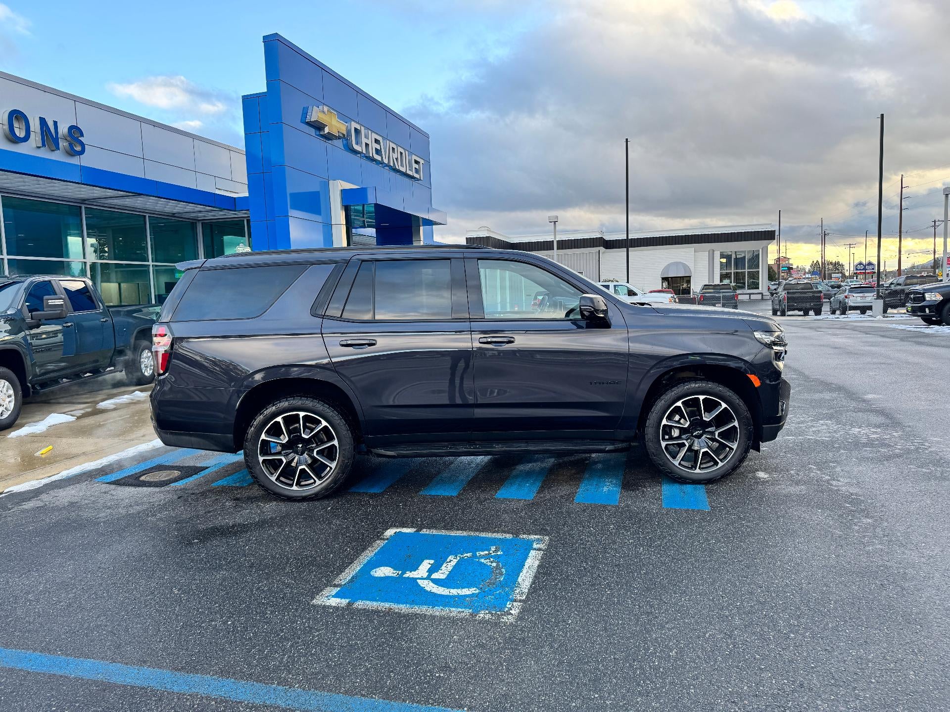2023 Chevrolet Tahoe RST / 5.3 LITER V8 / PANO SUNROOF / LUX PCKG / 1 ...